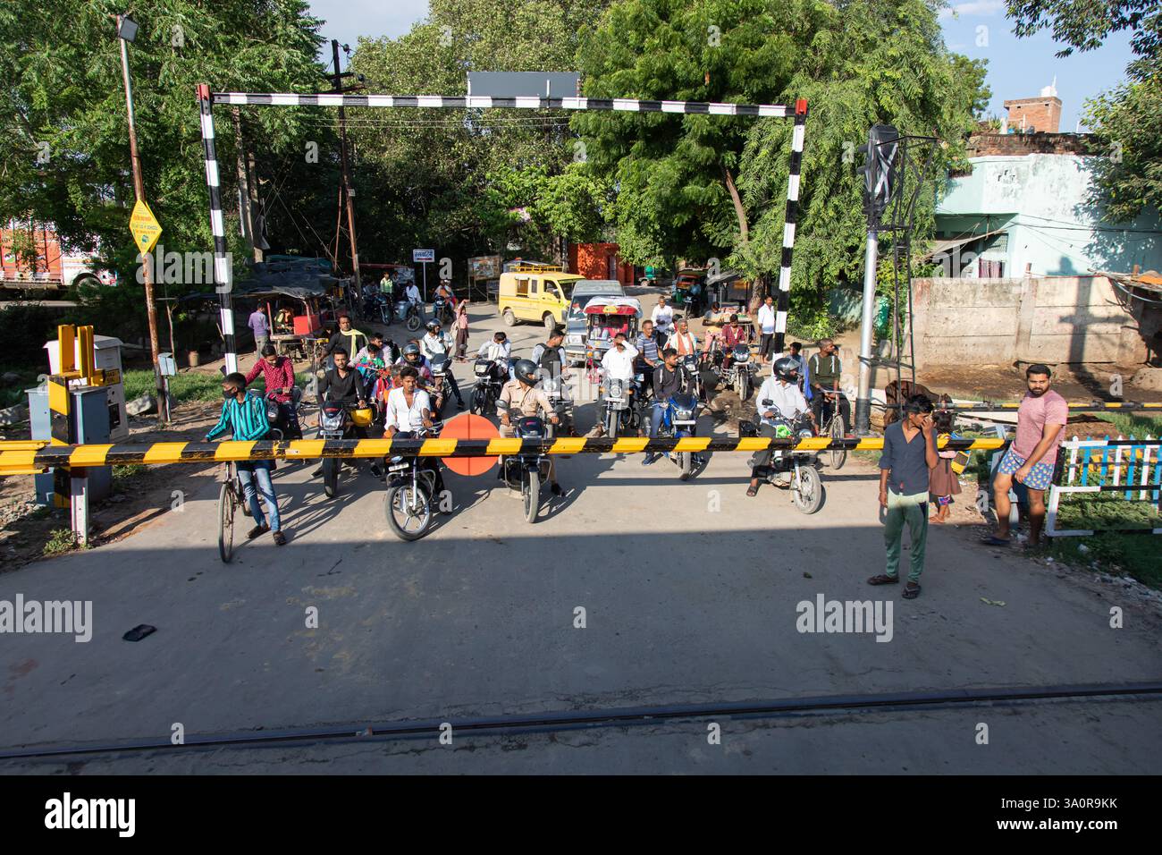 India 8-15-2022: Busy train station with second class coaches. Crowded ...