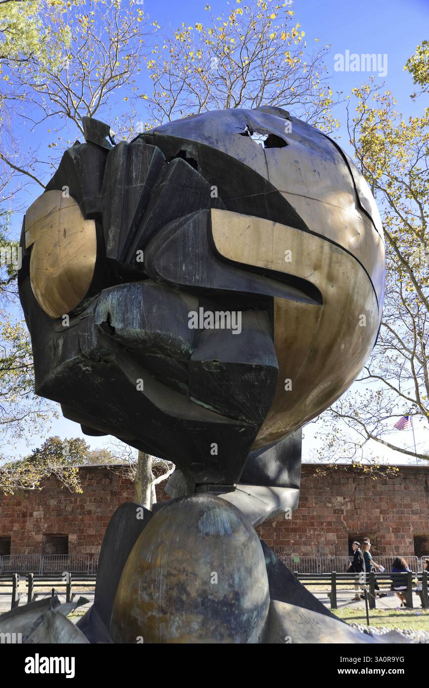 Fritz koenig sphere hi-res stock photography and images - Alamy