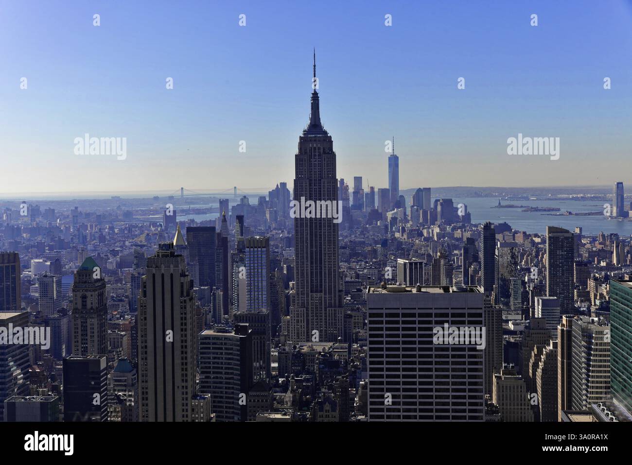 Viewing terrace of the Rockefeller Center, Imposing skyline with the ...