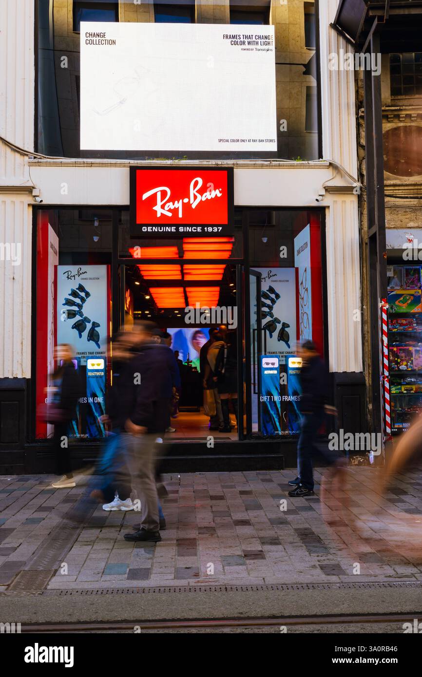 Ray ban sign in hi-res stock photography and images - Alamy