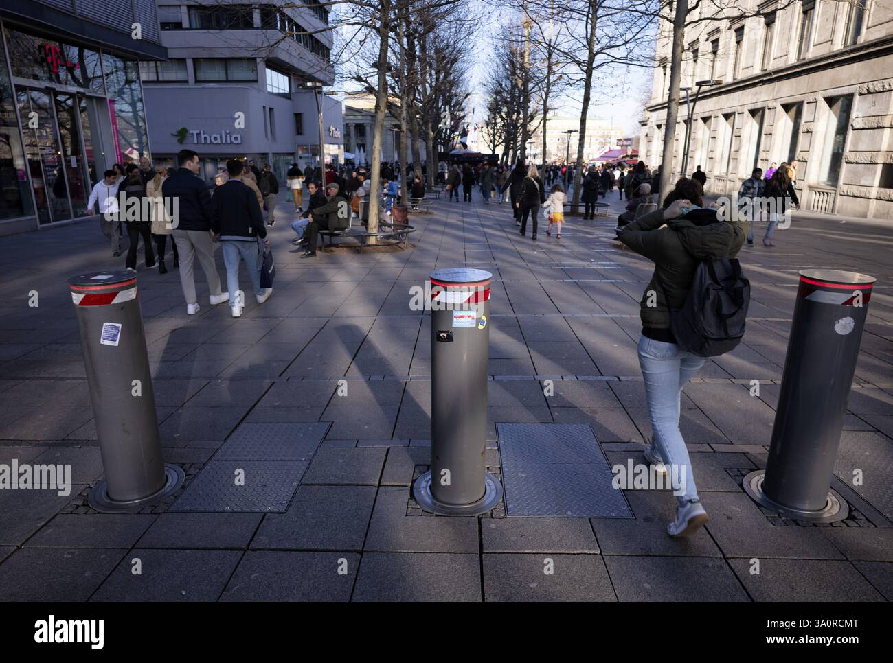 Automatic street bollards, bollards, pedestrians, pedestrian zone ...