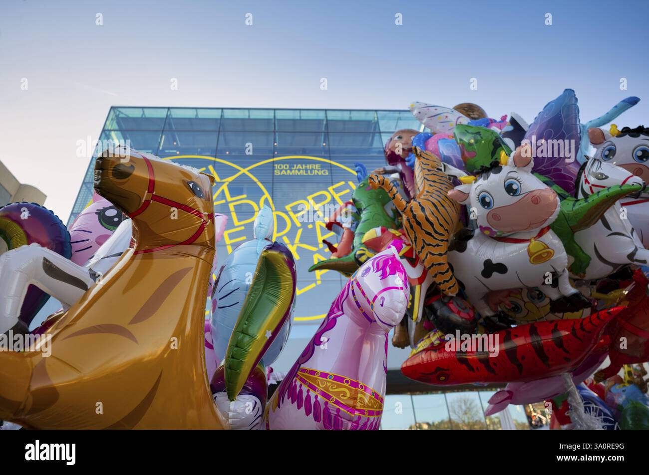 Balloons, figure balloons, helium balloons, animals, behind new art ...