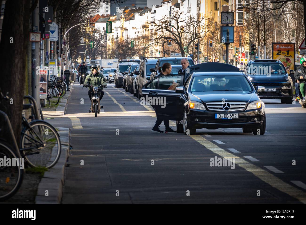 Berlin Charlottenburg Kantstraße, Verkehr, Straßenverkehr, Radfahrer ...
