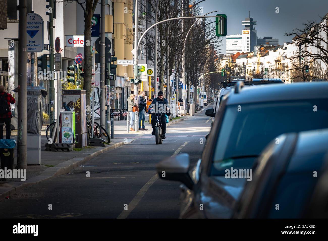 Berlin Charlottenburg Kantstraße, Verkehr, Straßenverkehr, Radfahrer ...