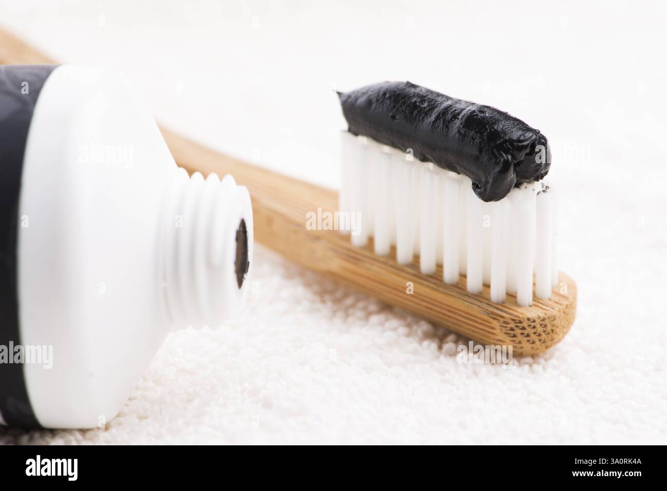 Charcoals with brush hi-res stock photography and images - Alamy