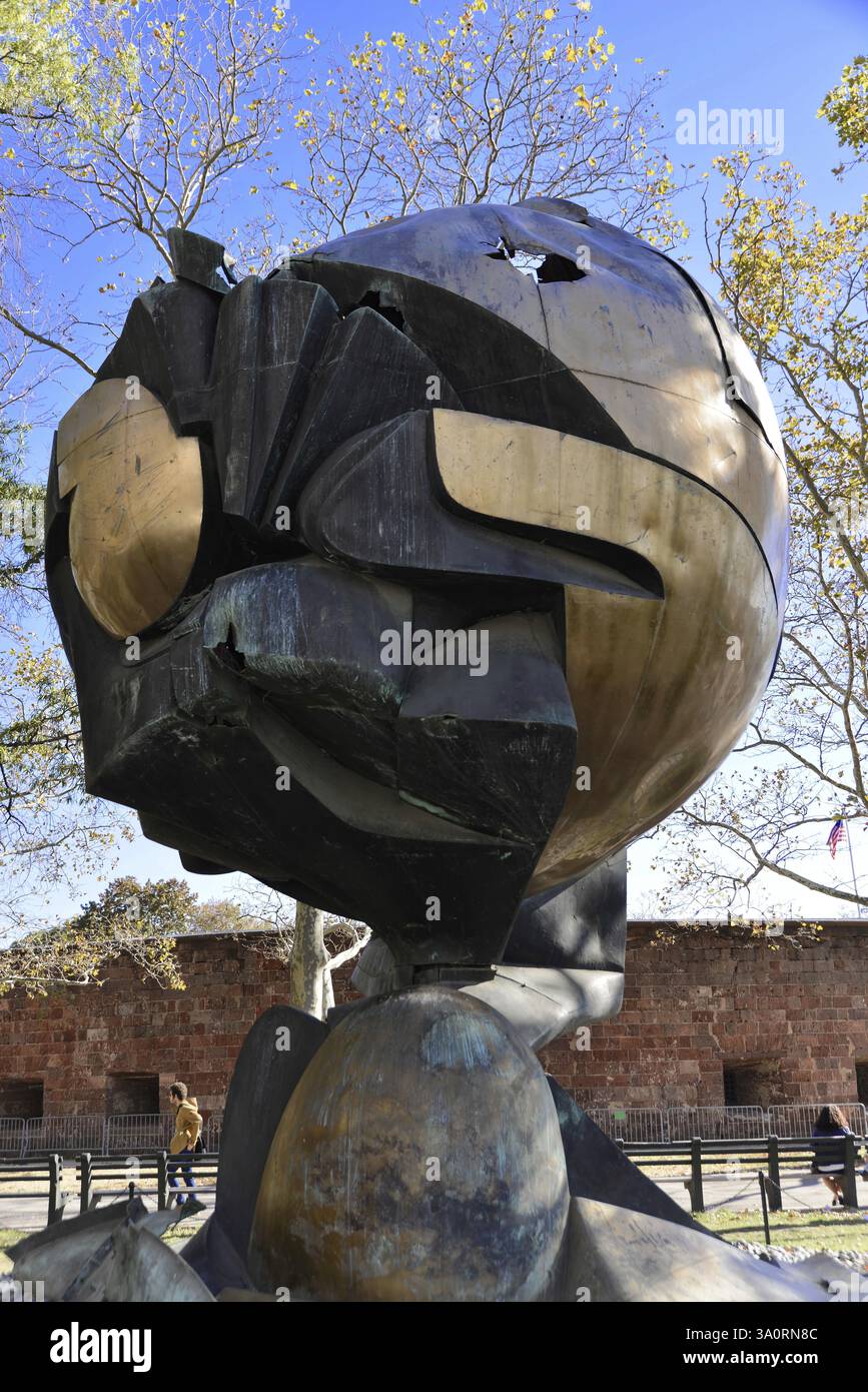 Golden sphere The Sphere by the German sculptor Fritz Koenig from the ...