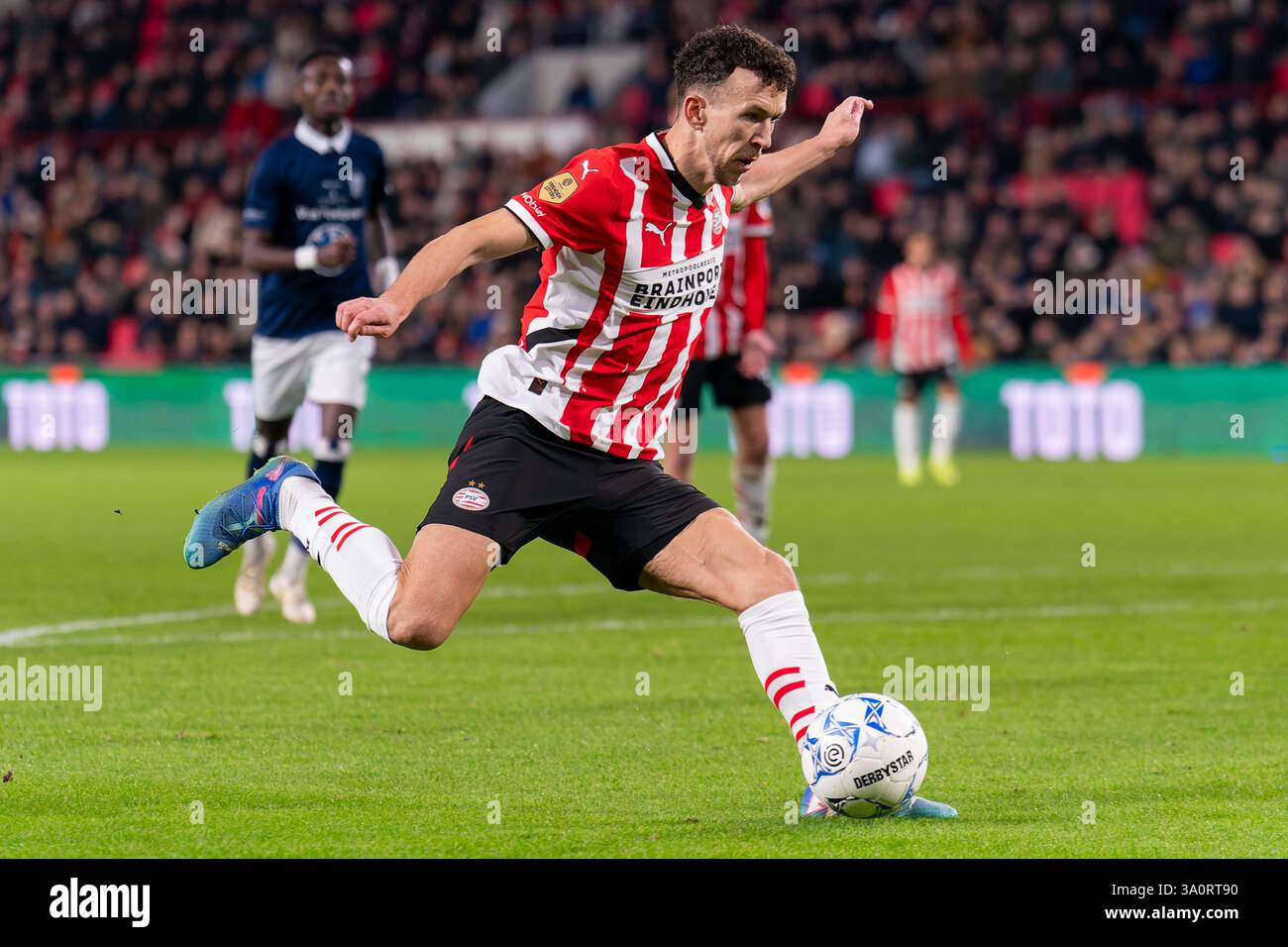 Eindhoven, Netherlands. 17th Dec, 2024. EINDHOVEN, NETHERLANDS - DECEMBER 17: during the Dutch ...