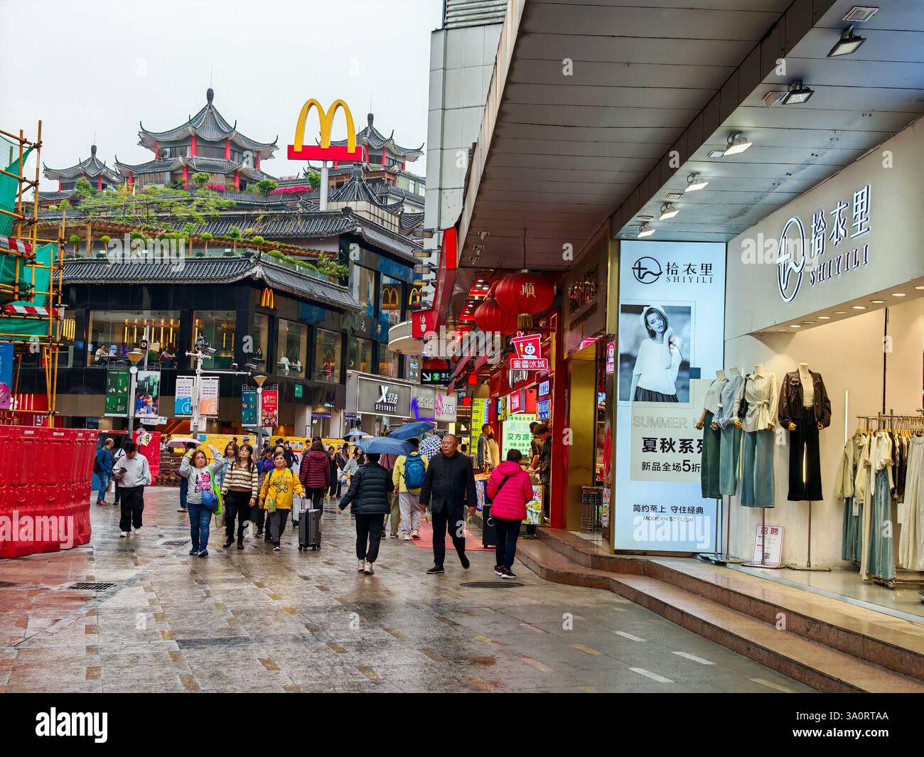 ShenZhen, China - March 05, 2025 : Dong Men Pedestrian Street bustling ...