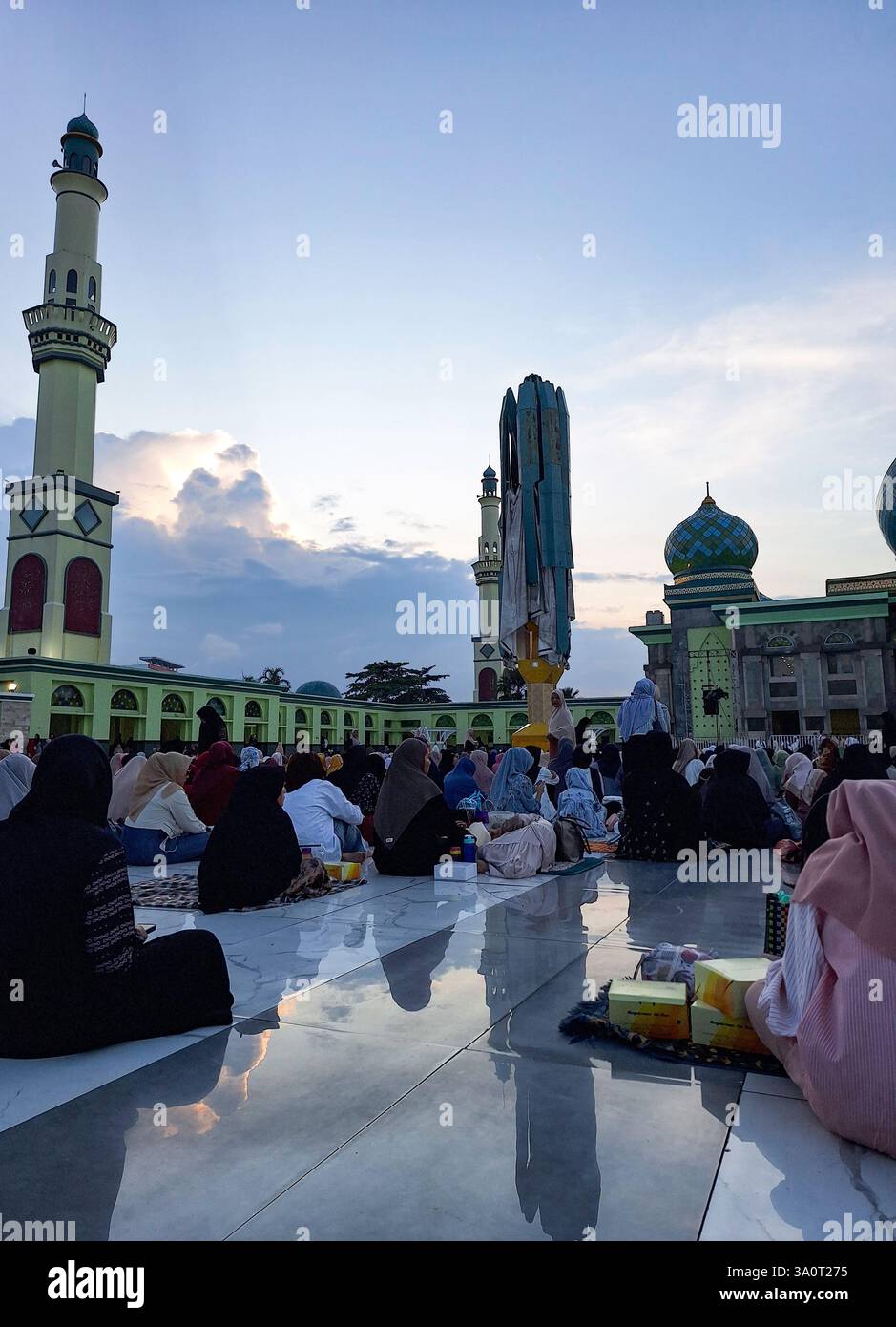 Ramadan 2025 hi-res stock photography and images - Alamy