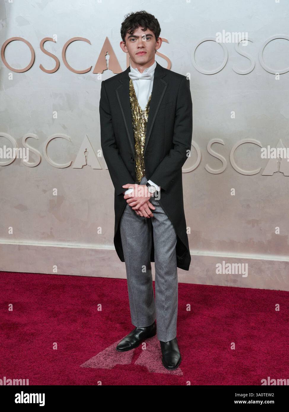 Los Angeles, USA. 02nd Mar, 2025. Joe Locke walking on the red carpet ...