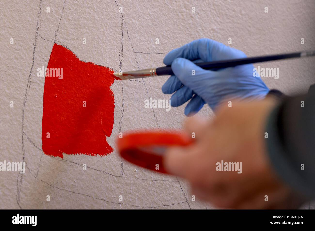 Croatian artist Valentino Radman creates an Luka Modric mural in Zadar ...