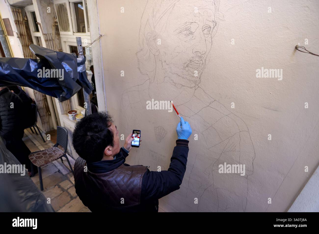 Croatian artist Valentino Radman creates an Luka Modric mural in Zadar ...