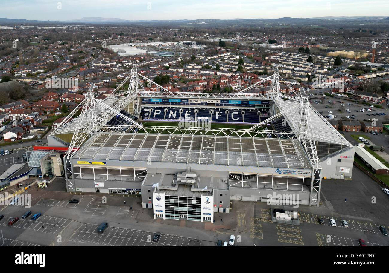 General view of the stadium before the Sky Bet Championship match at ...