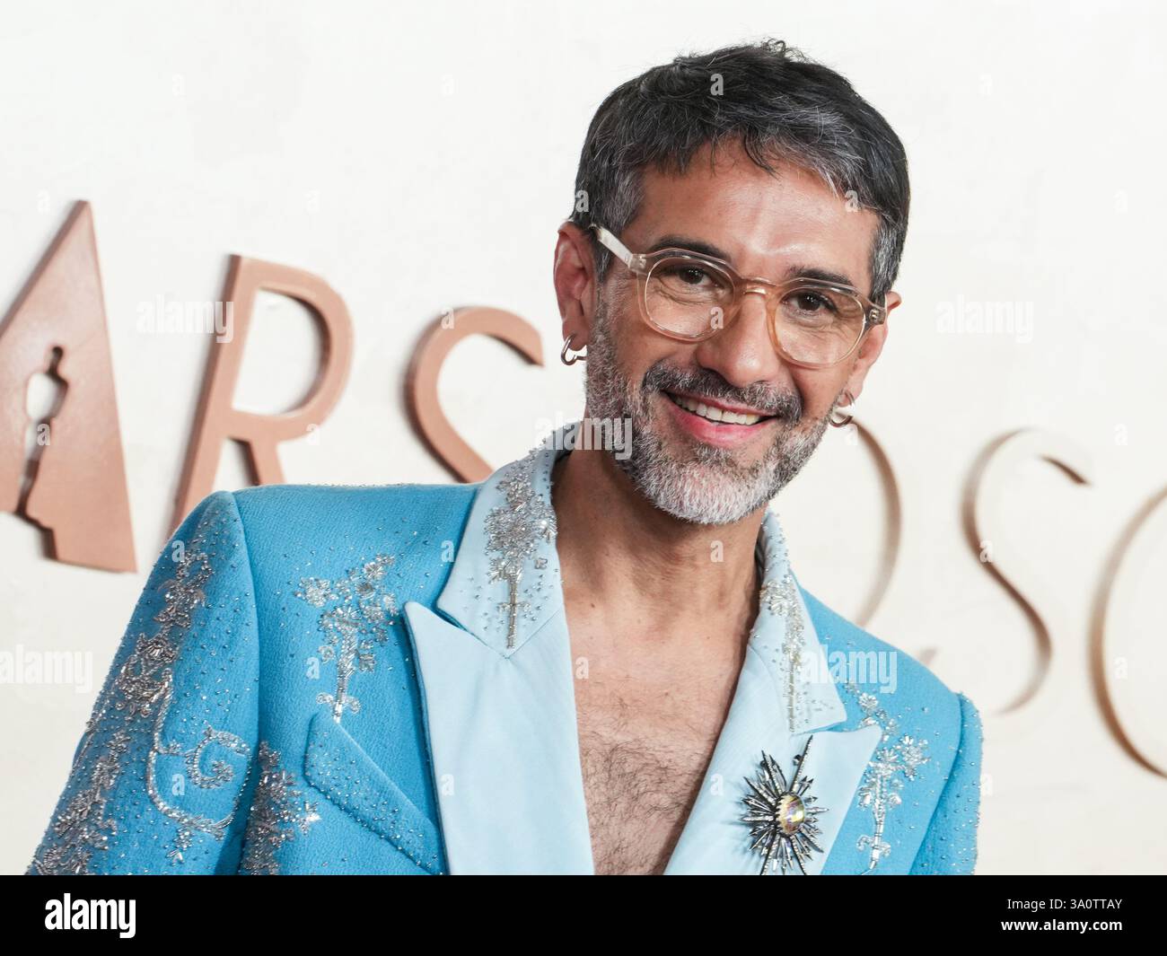 Los Angeles, USA. 02nd Mar, 2025. Emannuel Janvier walking on the red ...