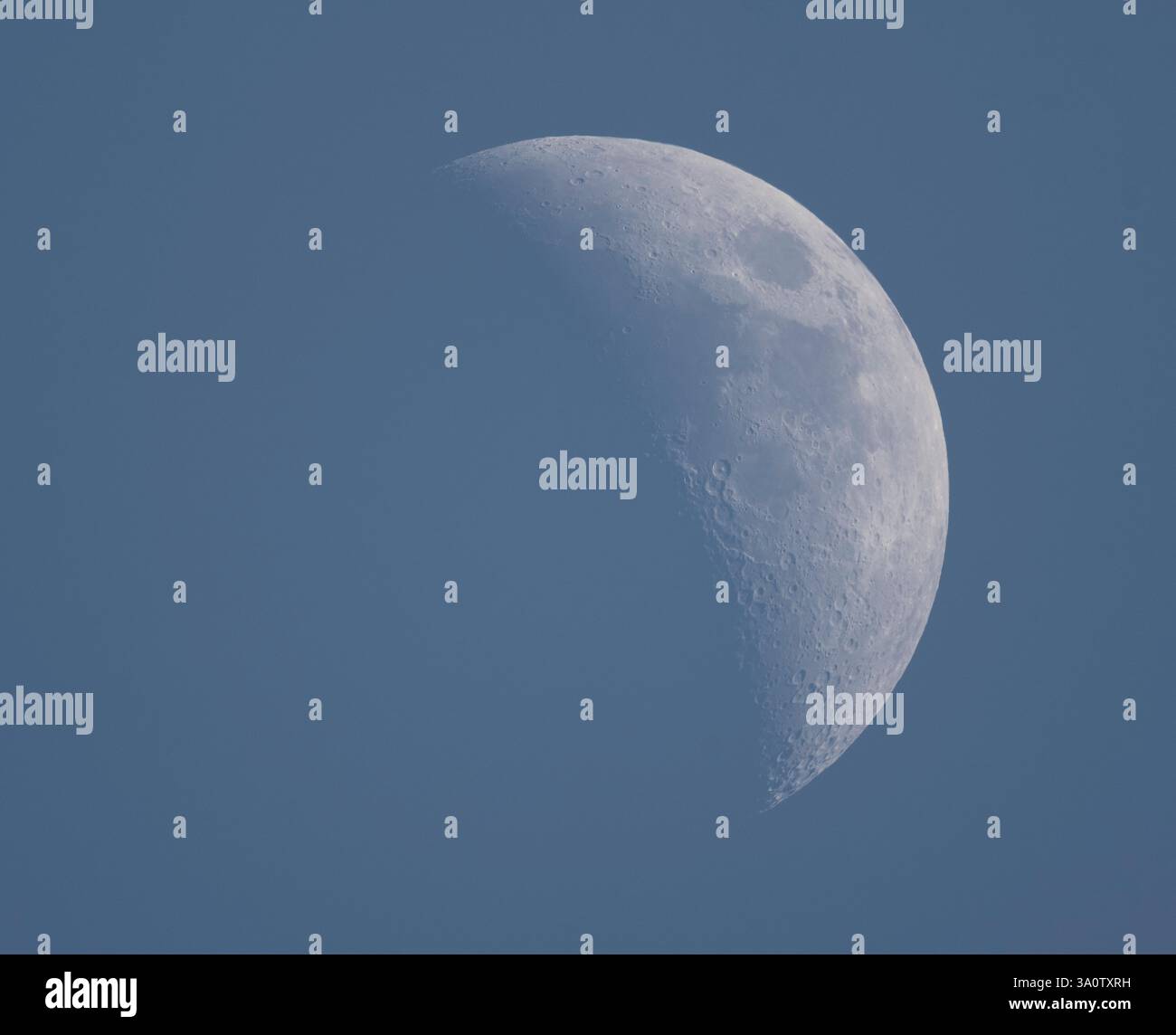 London, UK. 5th Mar, 2025. The daytime Moon in clear sky imaged through ...