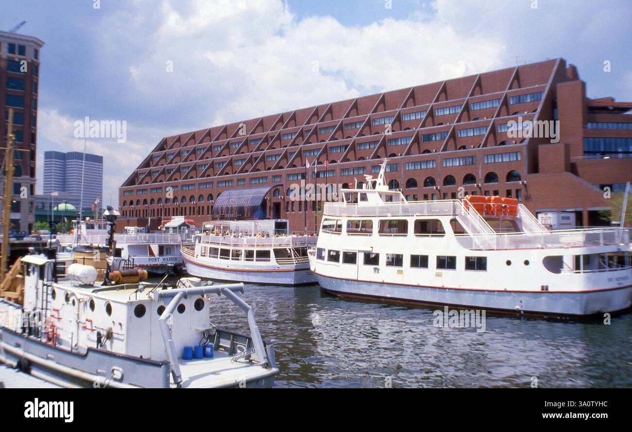 Boston (Massachusetts) Harbor Walk with cruise boats and Marriott Long ...
