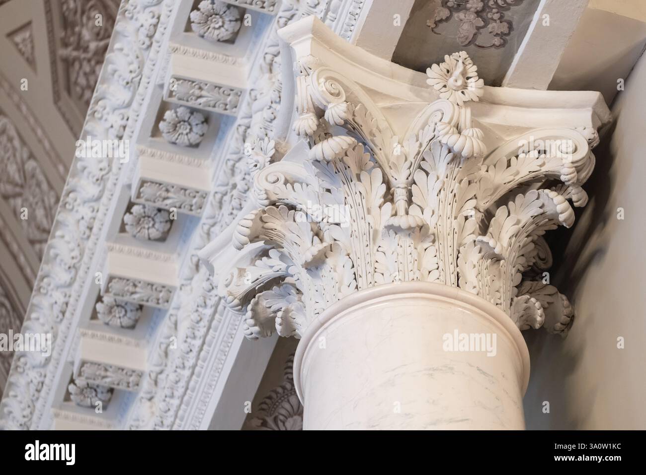 Intricate baroque architectural column hi-res stock photography and images - Alamy