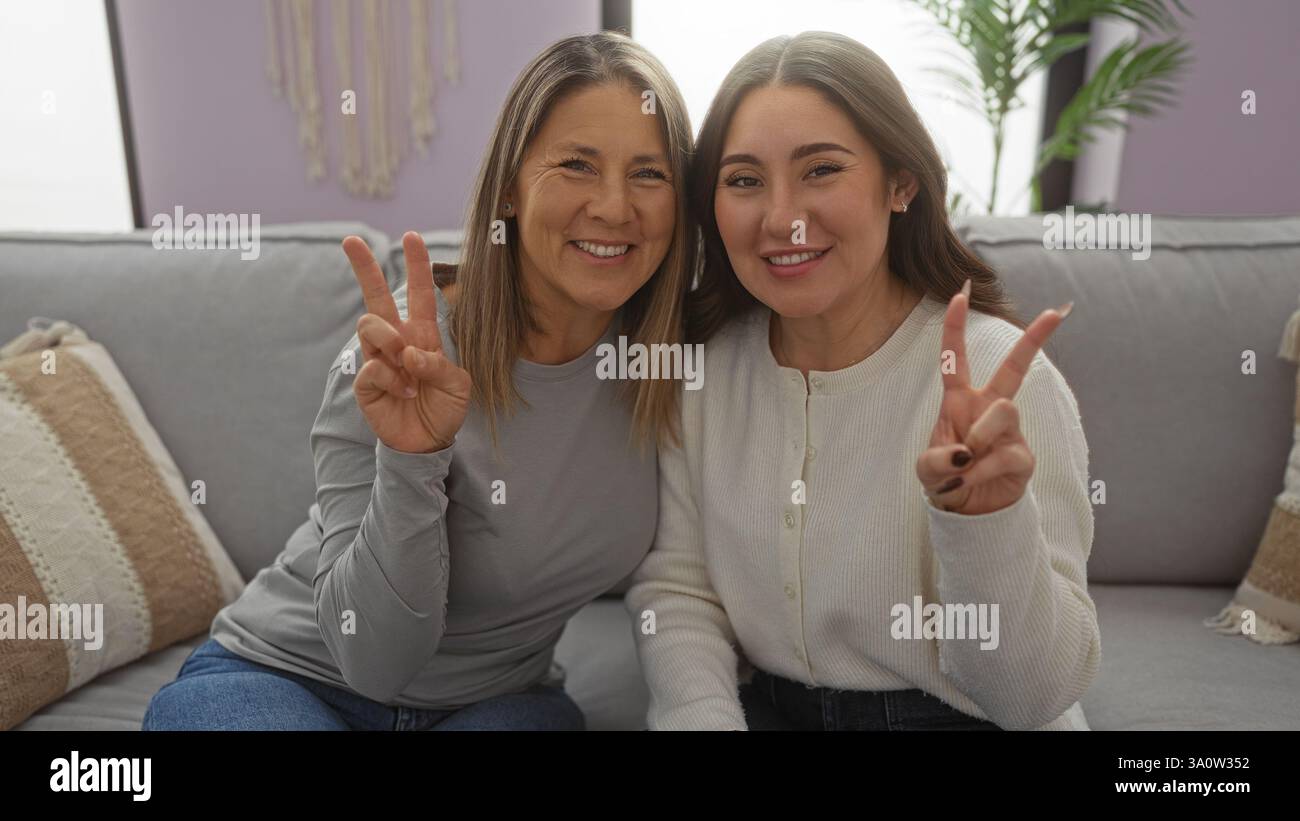 Mother daughter peace signs hi-res stock photography and images - Alamy