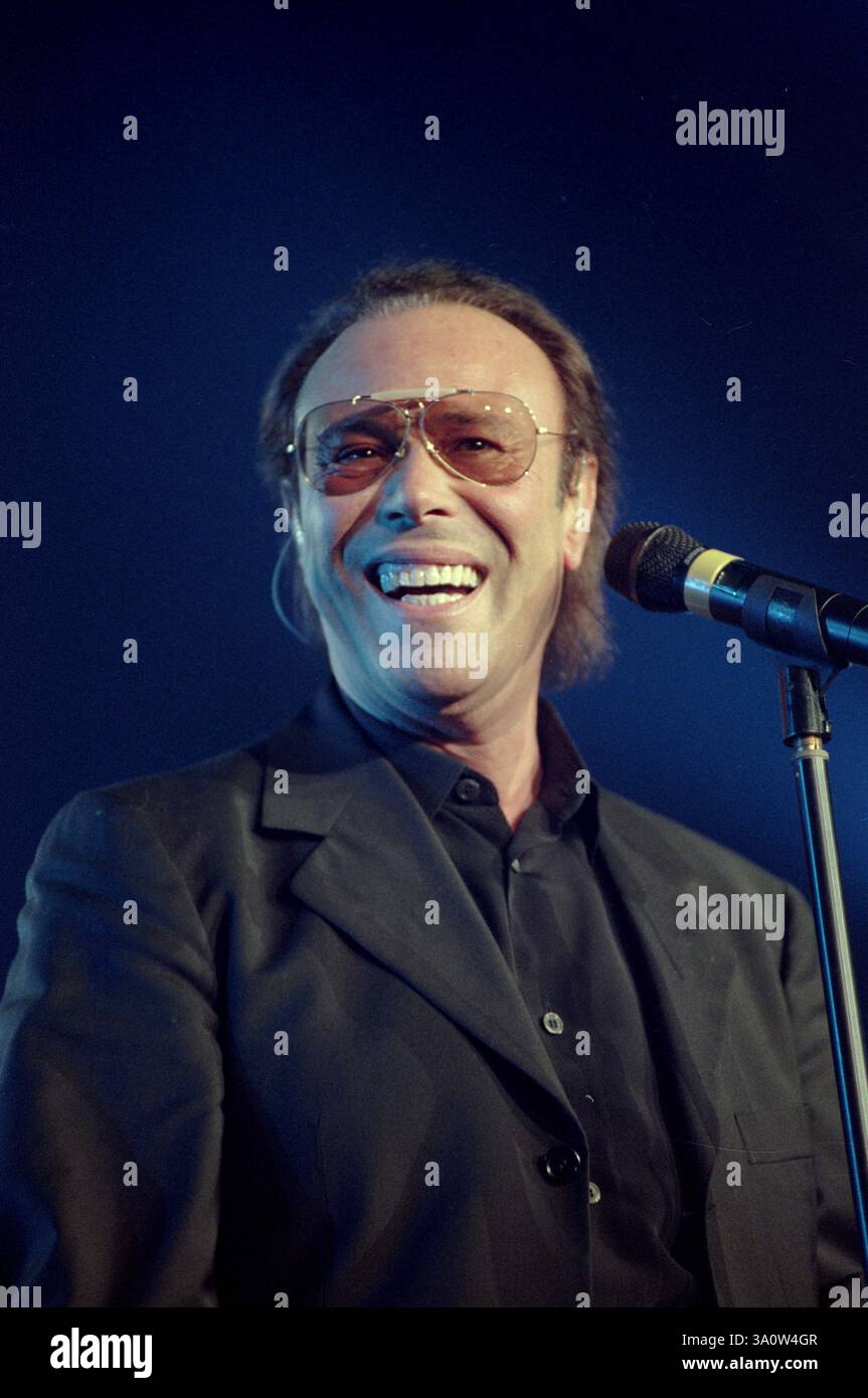 Milan Italy 16/12/1999: Antonello Venditti,Italian singer,during the ...