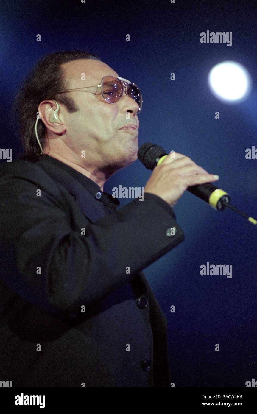 Milan Italy 16/12/1999: Antonello Venditti,Italian singer,during the ...