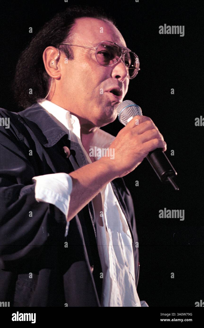 Milan Italy 13/09/2001: Antonello Venditti,Italian singer,during the ...