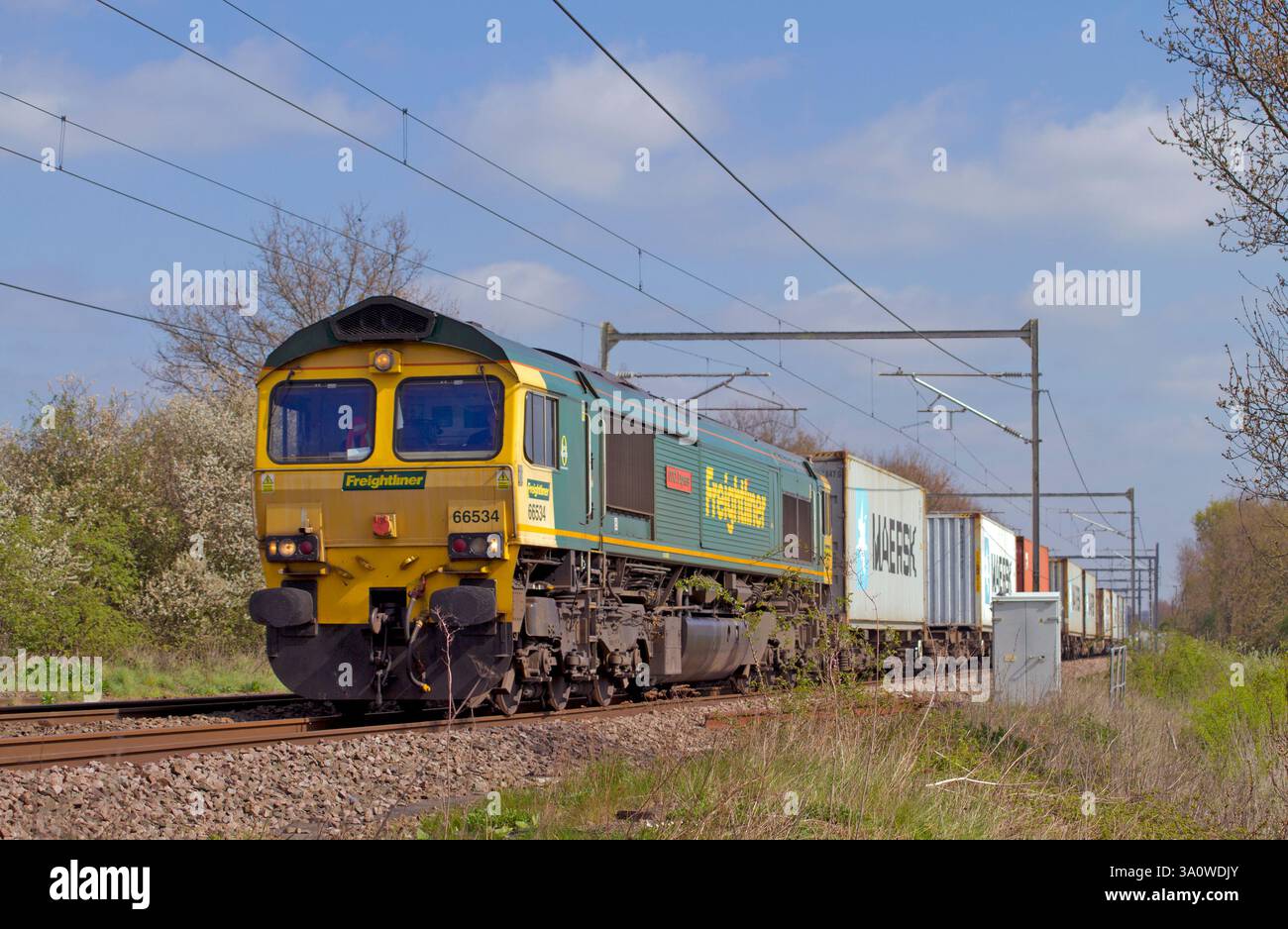 A Class 66 diesel locomotive number 66534 working a freightliner ...