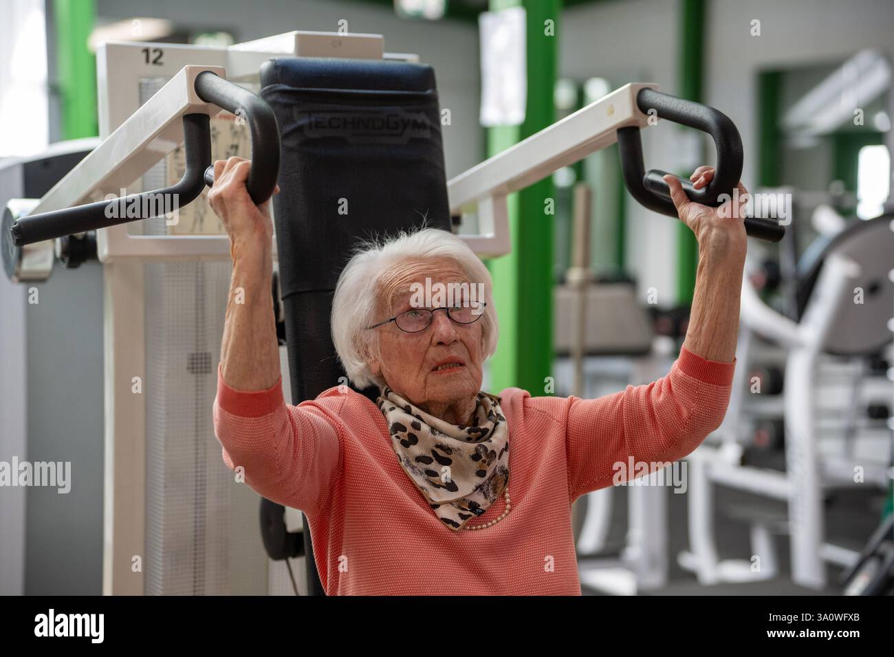 Bernkastel Kues, Germany. 05th Mar, 2025. Gabi Lord works out at the ...