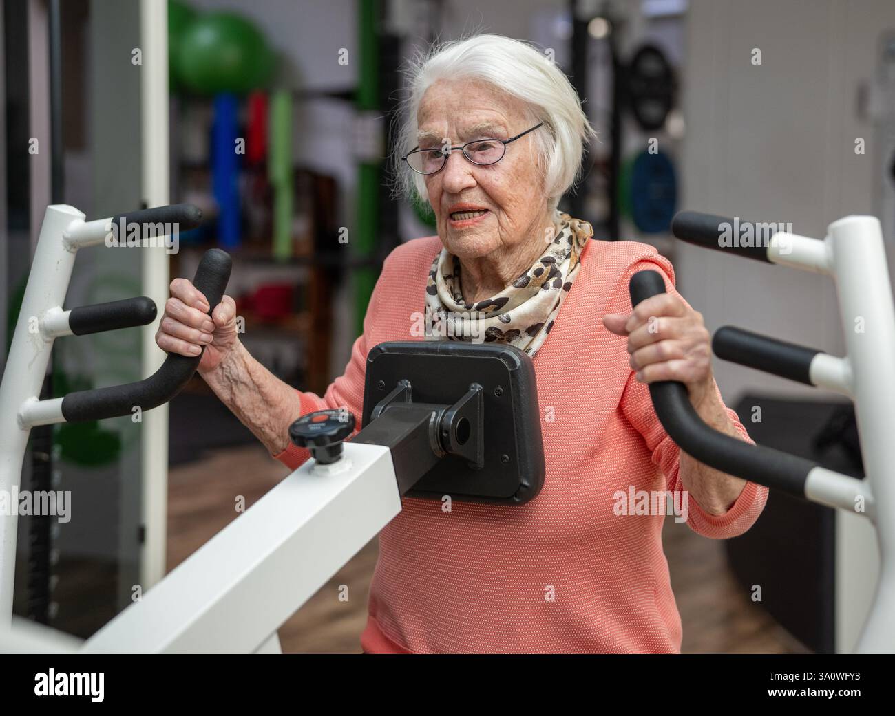 Bernkastel Kues, Germany. 05th Mar, 2025. Gabi Lord works out at the ...