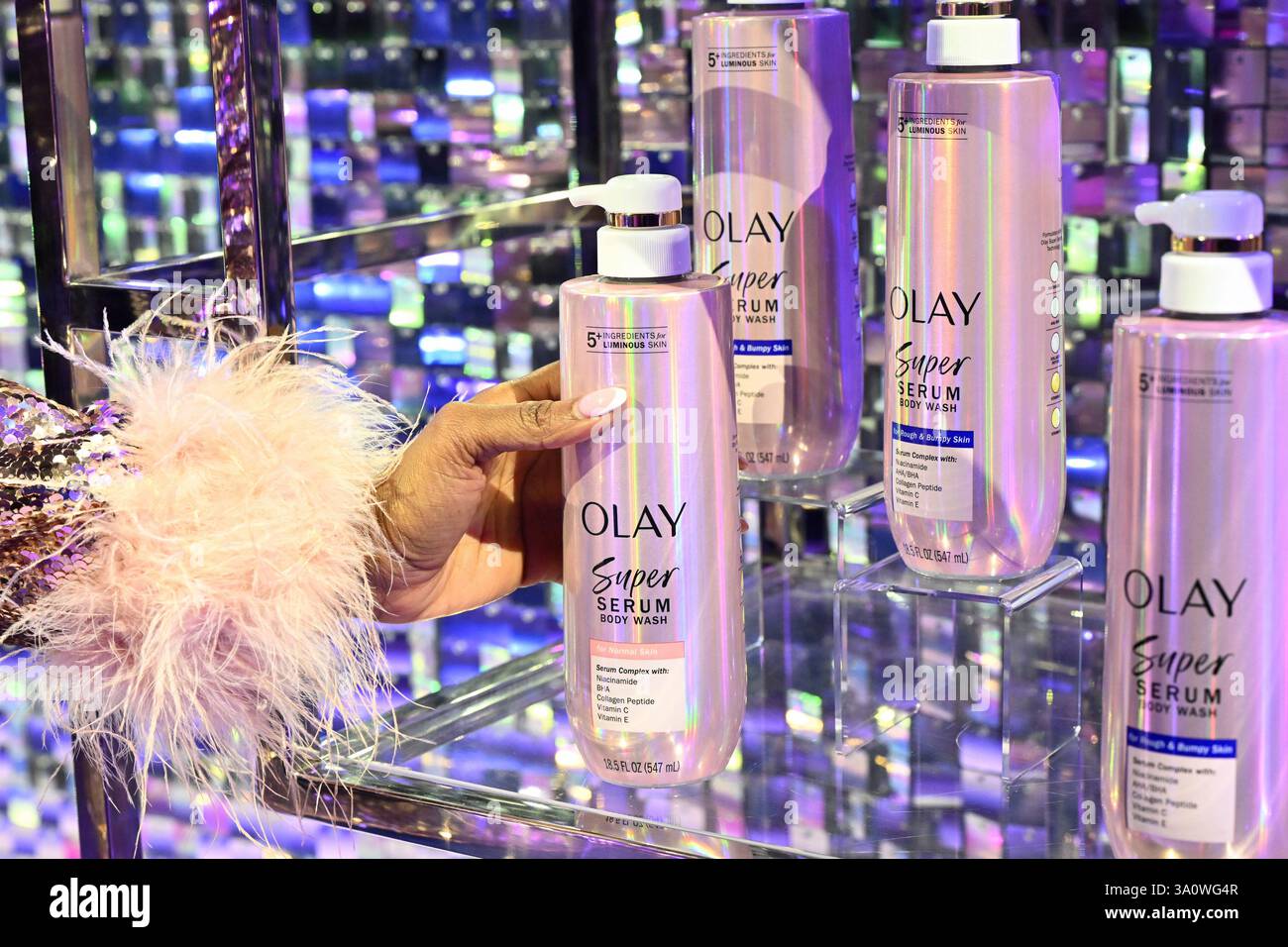 IMAGE DISTRIBUTED FOR OLAY - Olay introduces the new Super Serum Body ...