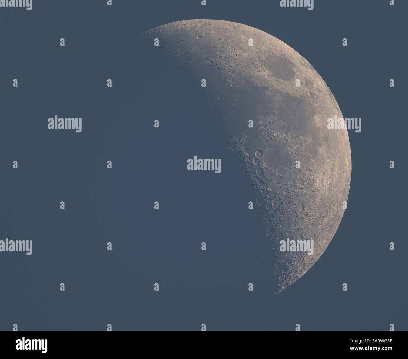 London, UK. 5th Mar, 2025. The daytime Moon displaying the Waxing ...