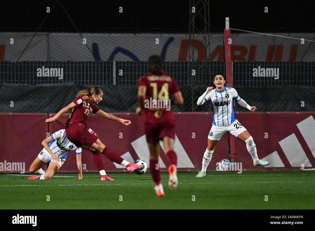 Alayah Pilgrim of A.S. Roma Femminile scores the goal for 1-0 during ...