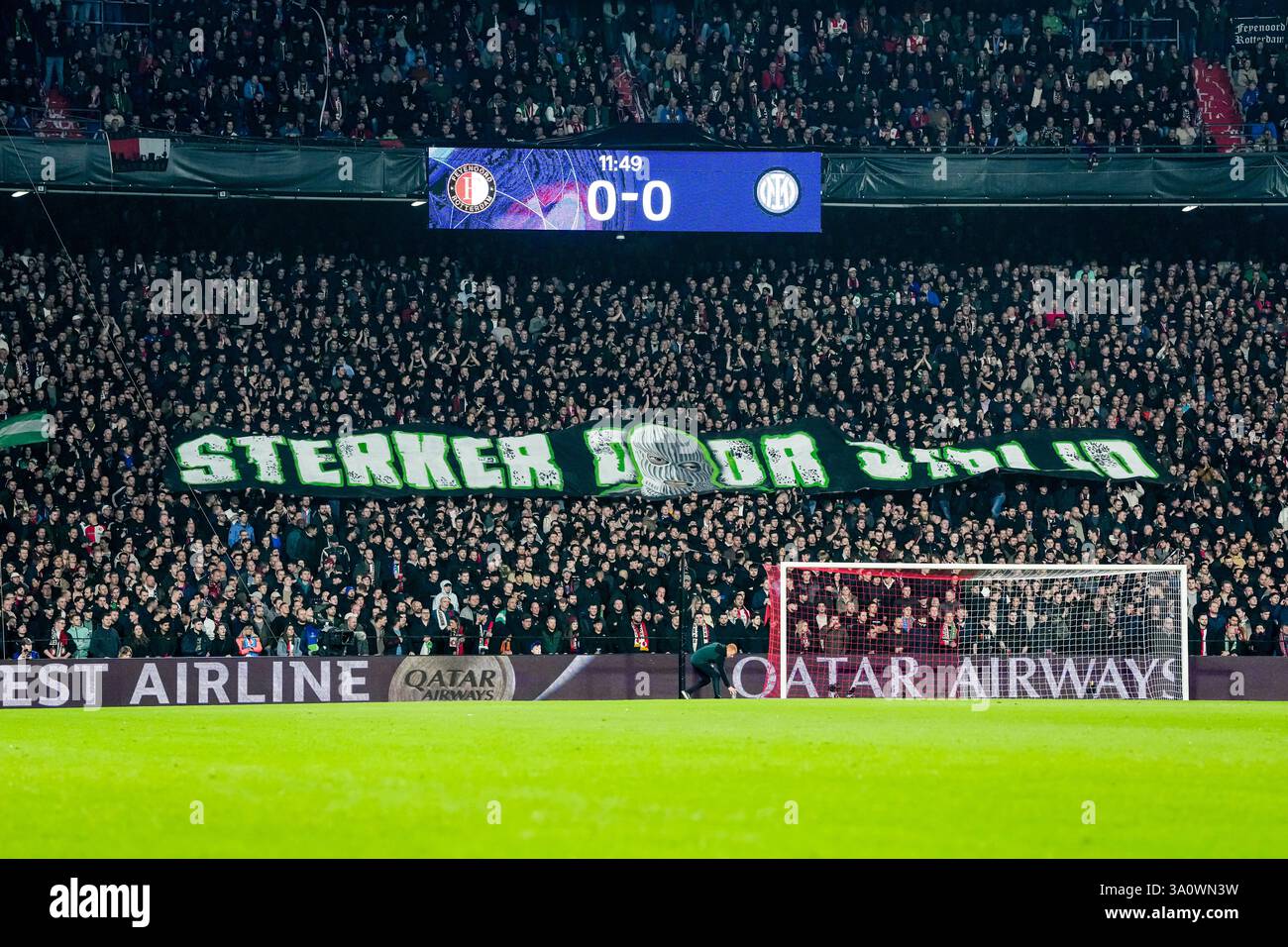 Rotterdam - The score during the 1st leg of the round of 16 of new ...