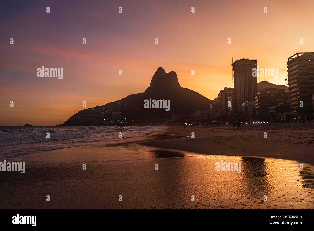Sunset at Leblon Beach, Ipanema - Rio de Janeiro, Brazil Stock Photo - Alamy