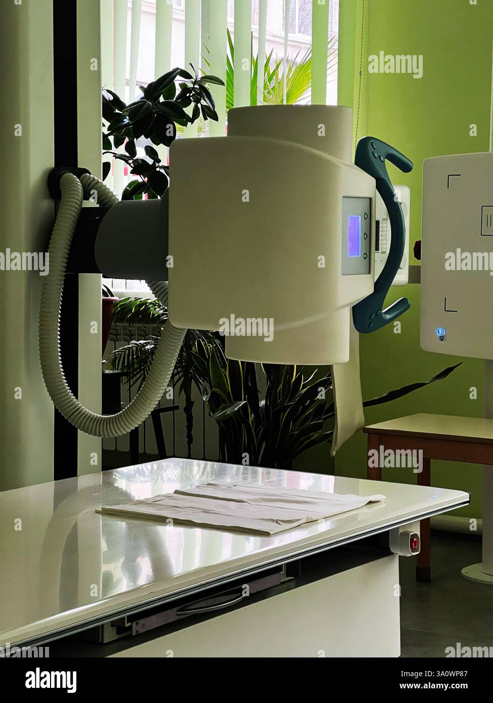 Radiography device used for clinical imaging in a brightly lit room ...