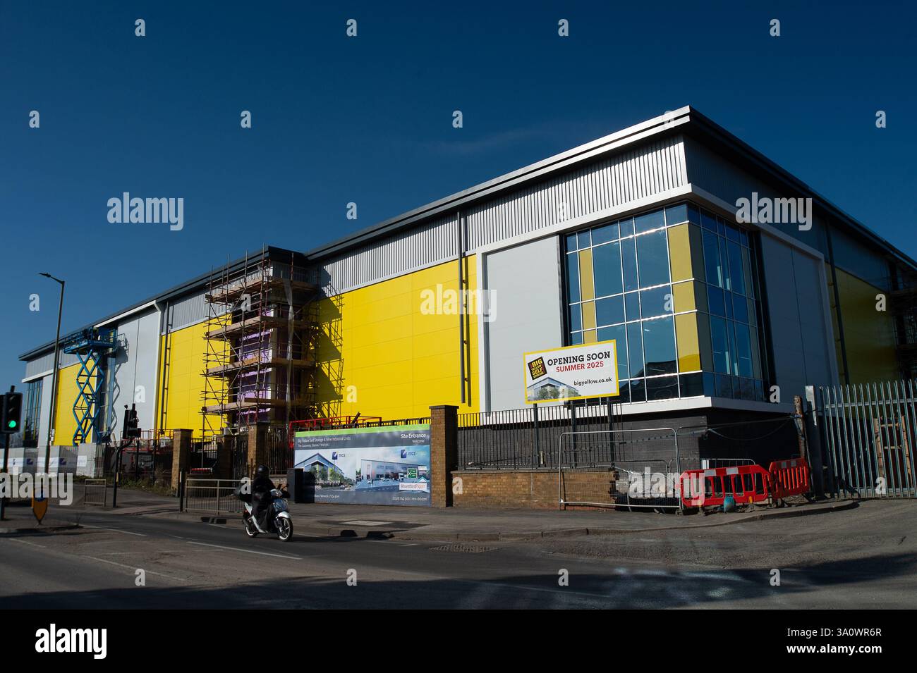 Staines-upon Thames, UK. 5th March, 2025. A huge new Big Yellow storage ...