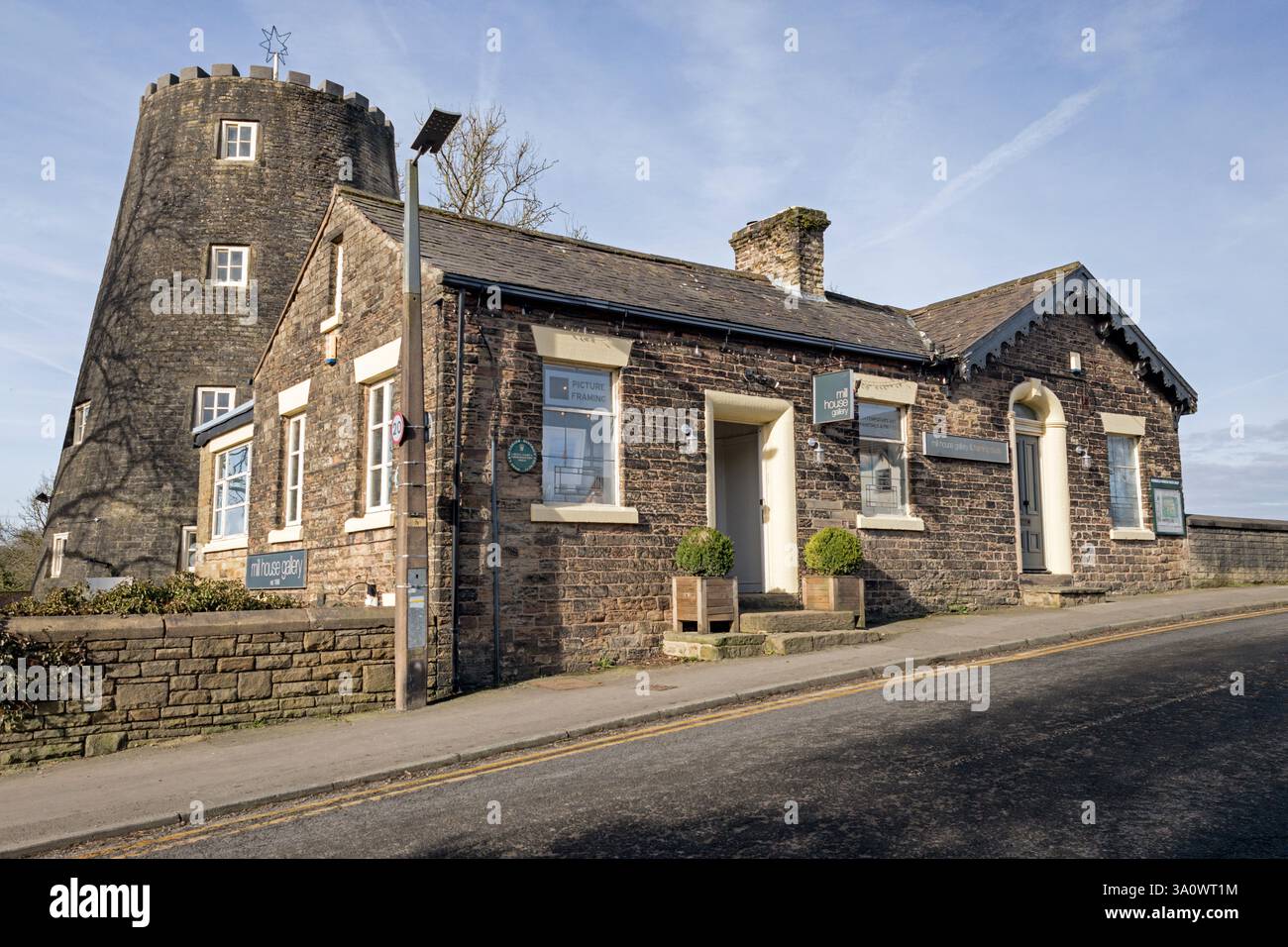 The gallery and picture framing hi-res stock photography and images - Alamy