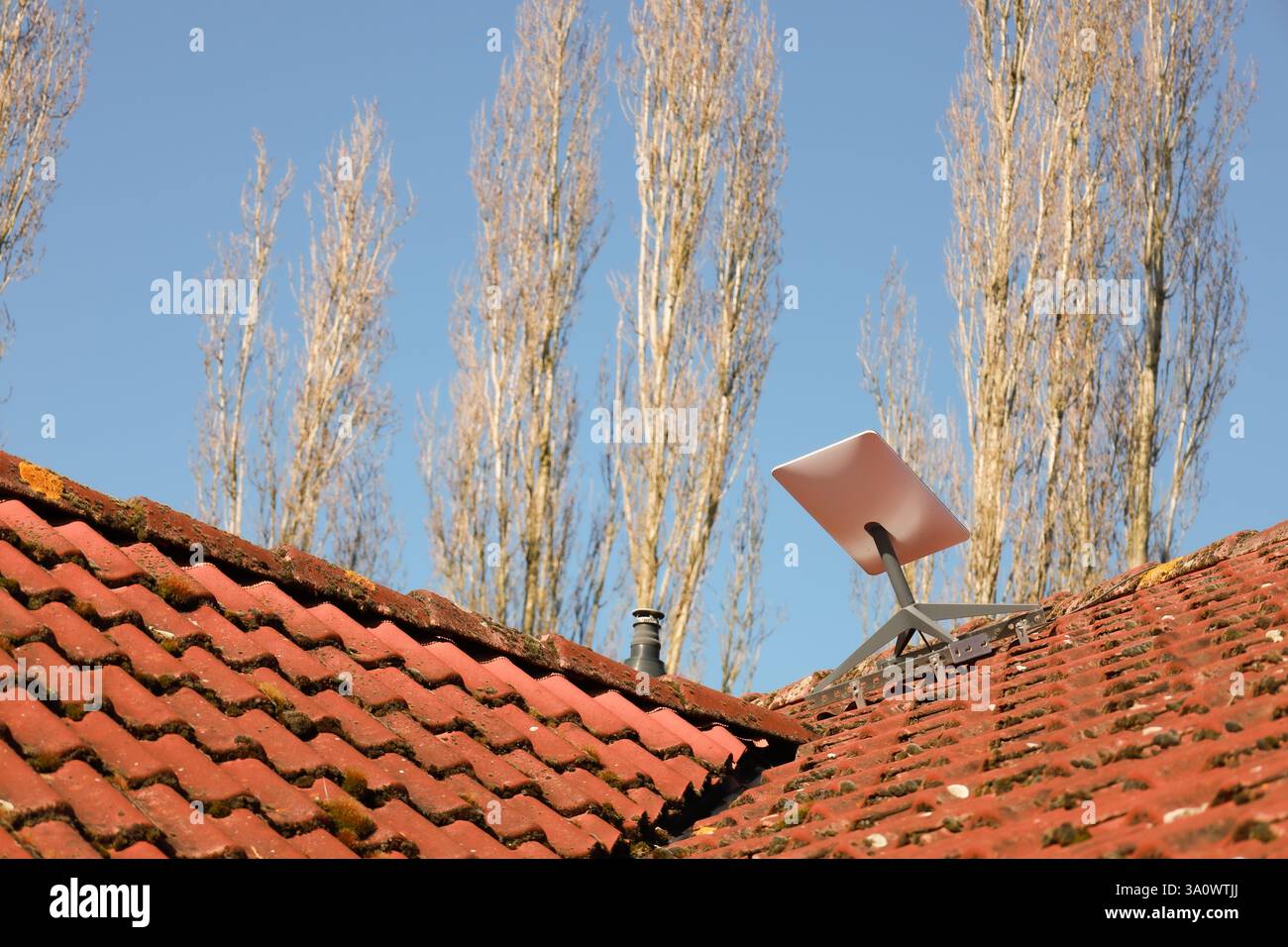 Starlink router hi-res stock photography and images - Alamy