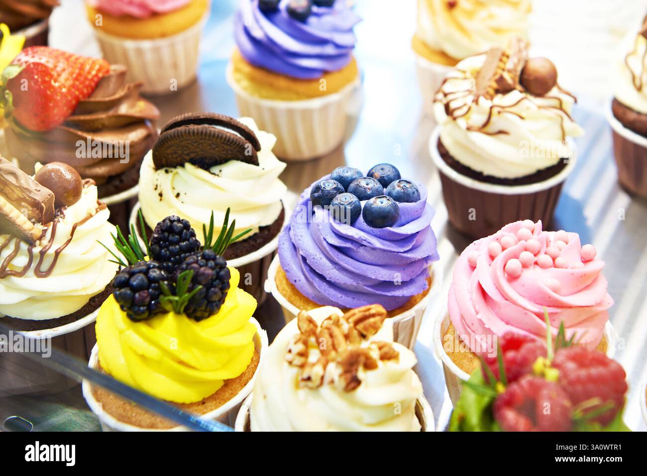 Cakes delicious dessert bakery hi-res stock photography and images - Alamy