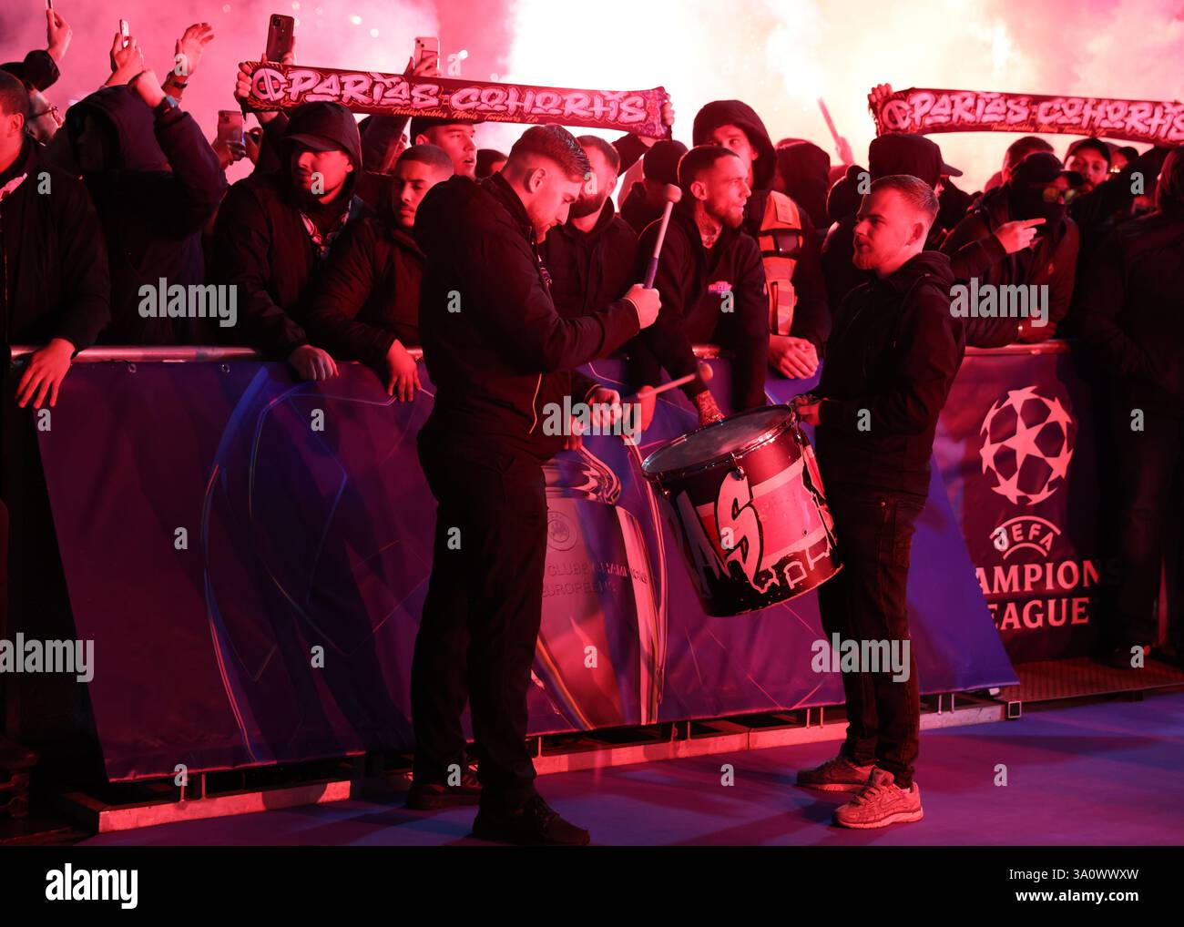 Paris, France, 5th March 2025. PSG Players arrive as fans set off ...