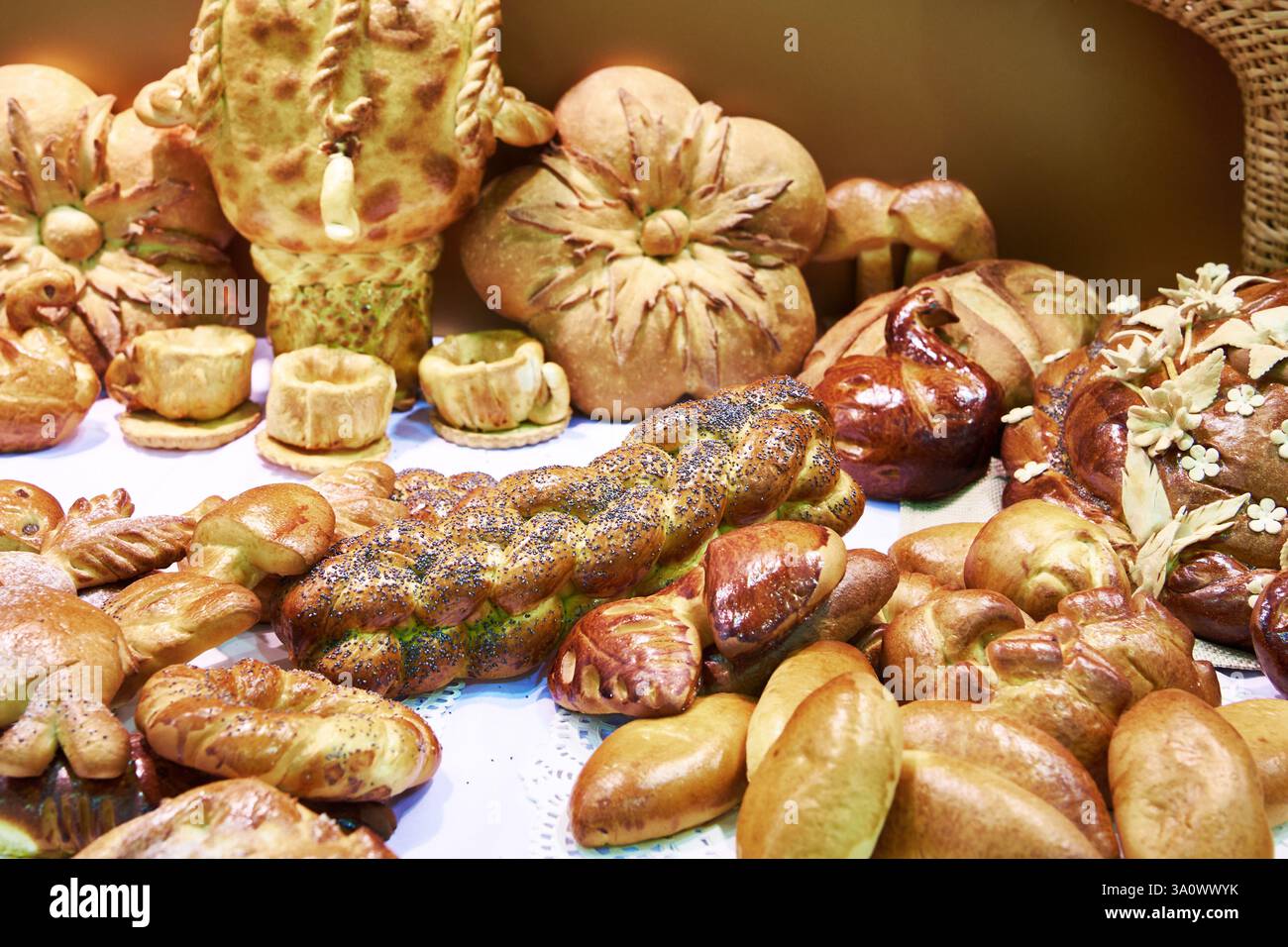 Beautiful russian loaf of bread in the bakery store Stock Photo - Alamy