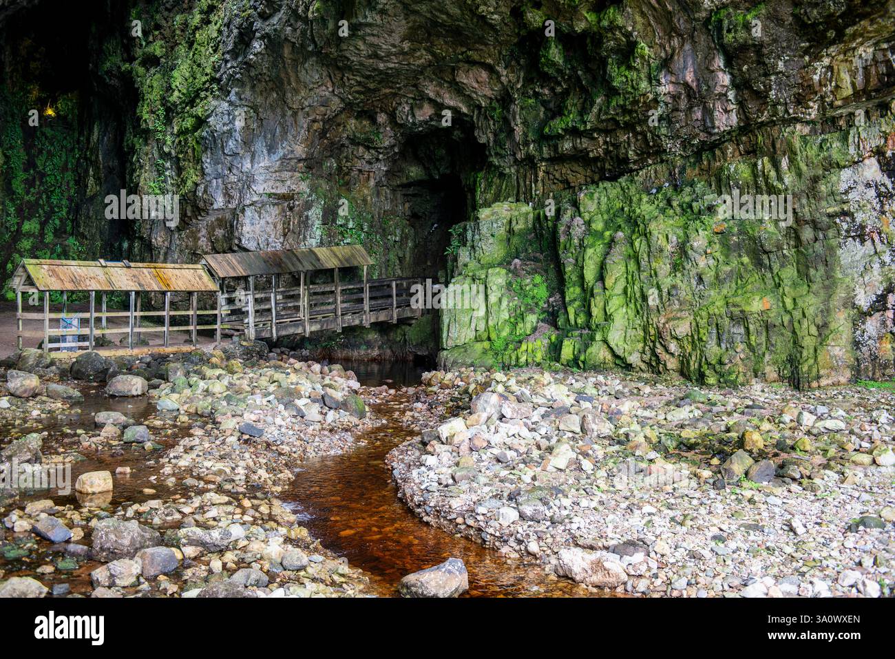 Smoo cave durness… view hi-res stock photography and images - Alamy