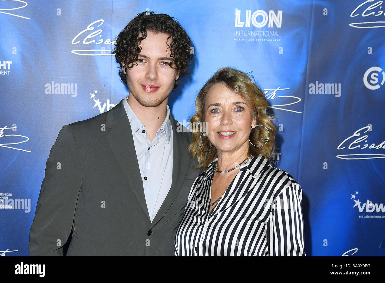 Tina Ruland und ihr Sohn Jahvis Rahmoune bei der Elisabeth - Das ...