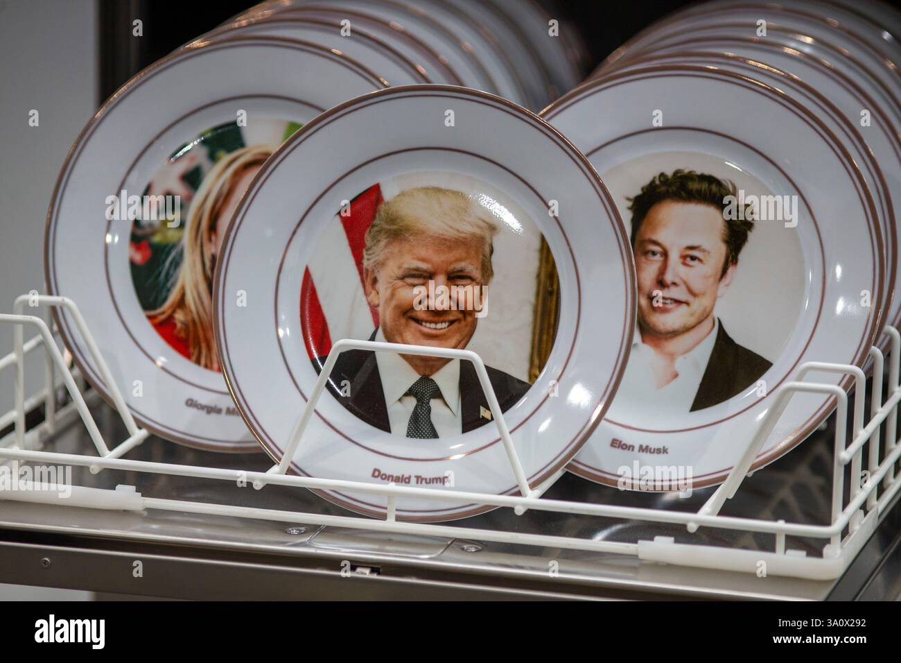 Plates with the face of Donald Trump, president of the United States ...