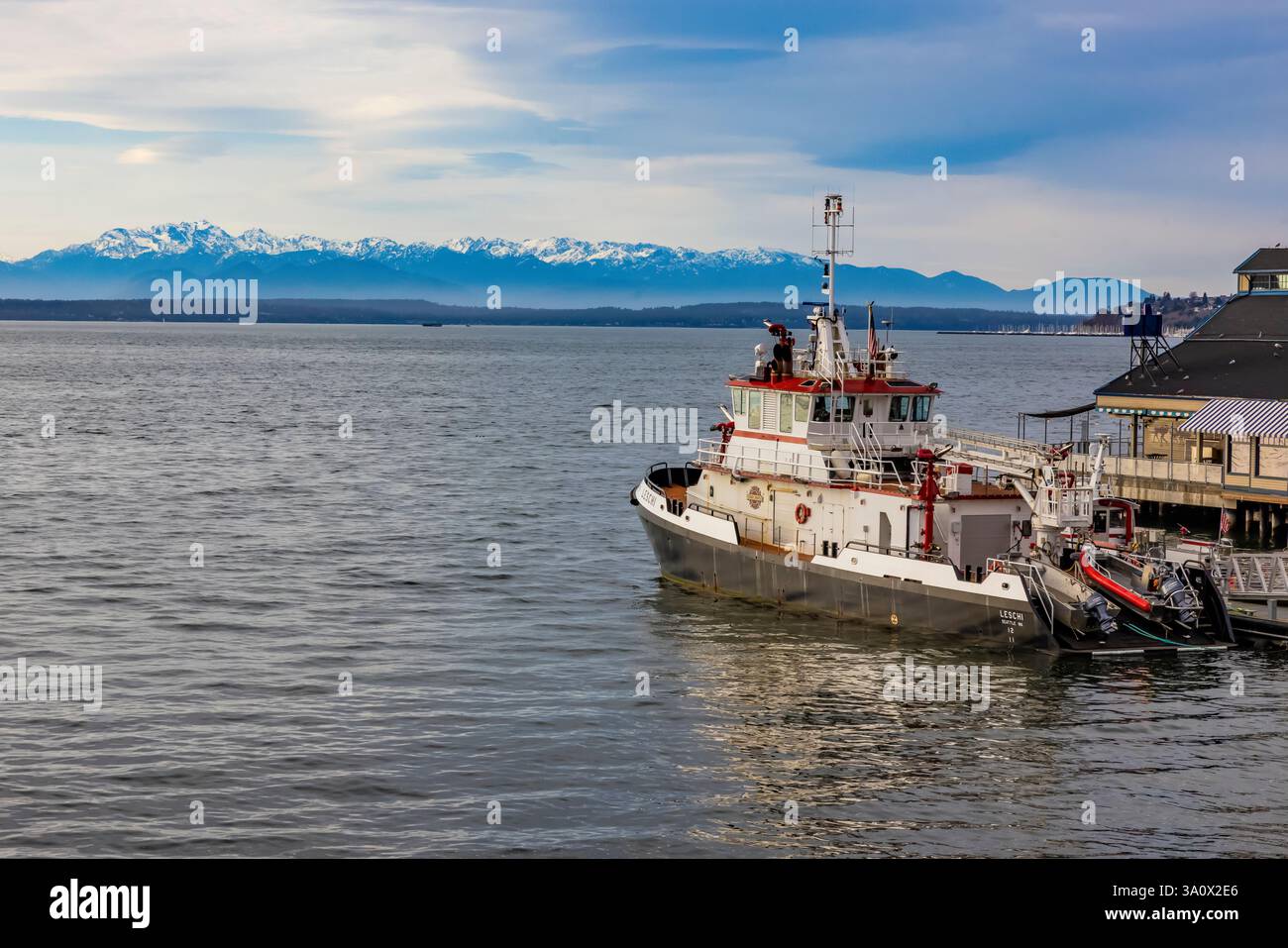 Washington state seattle fireboat hi-res stock photography and images ...