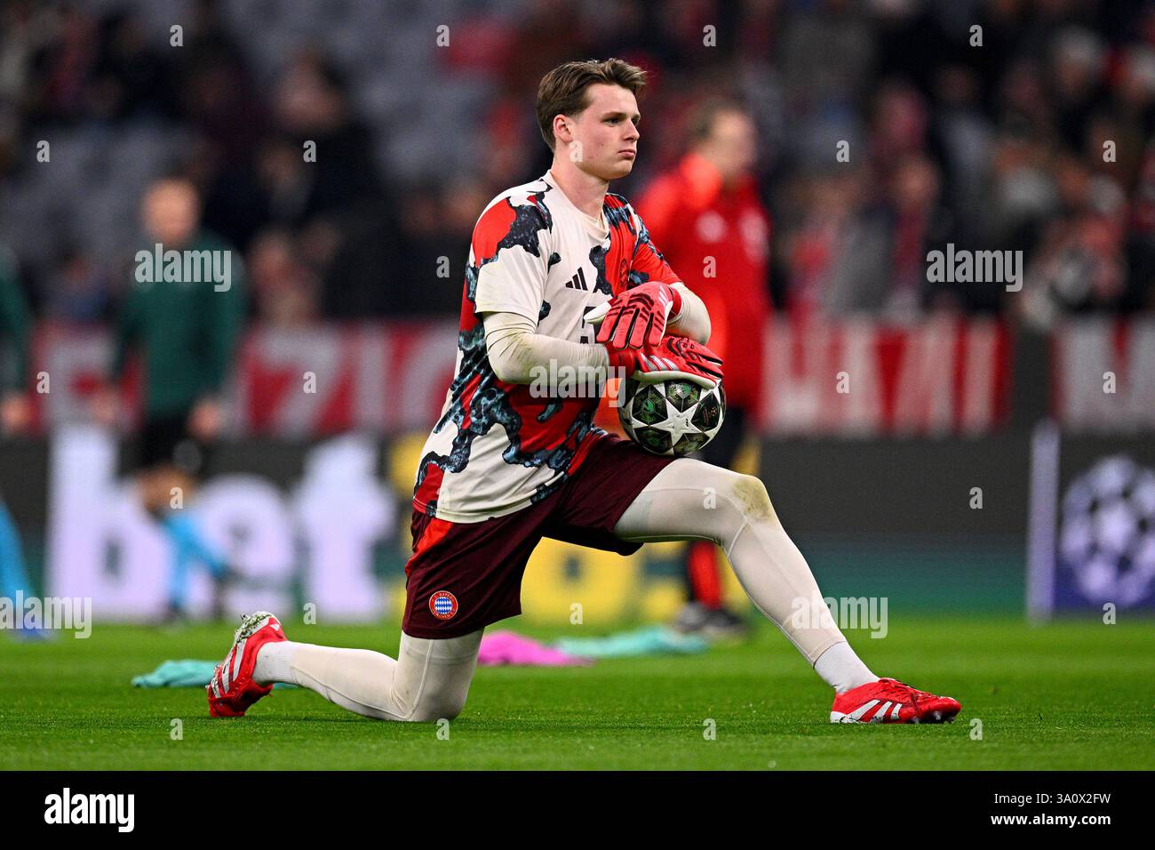 05 March 2025, Bavaria, Munich: Soccer, Champions League, FC Bayern ...