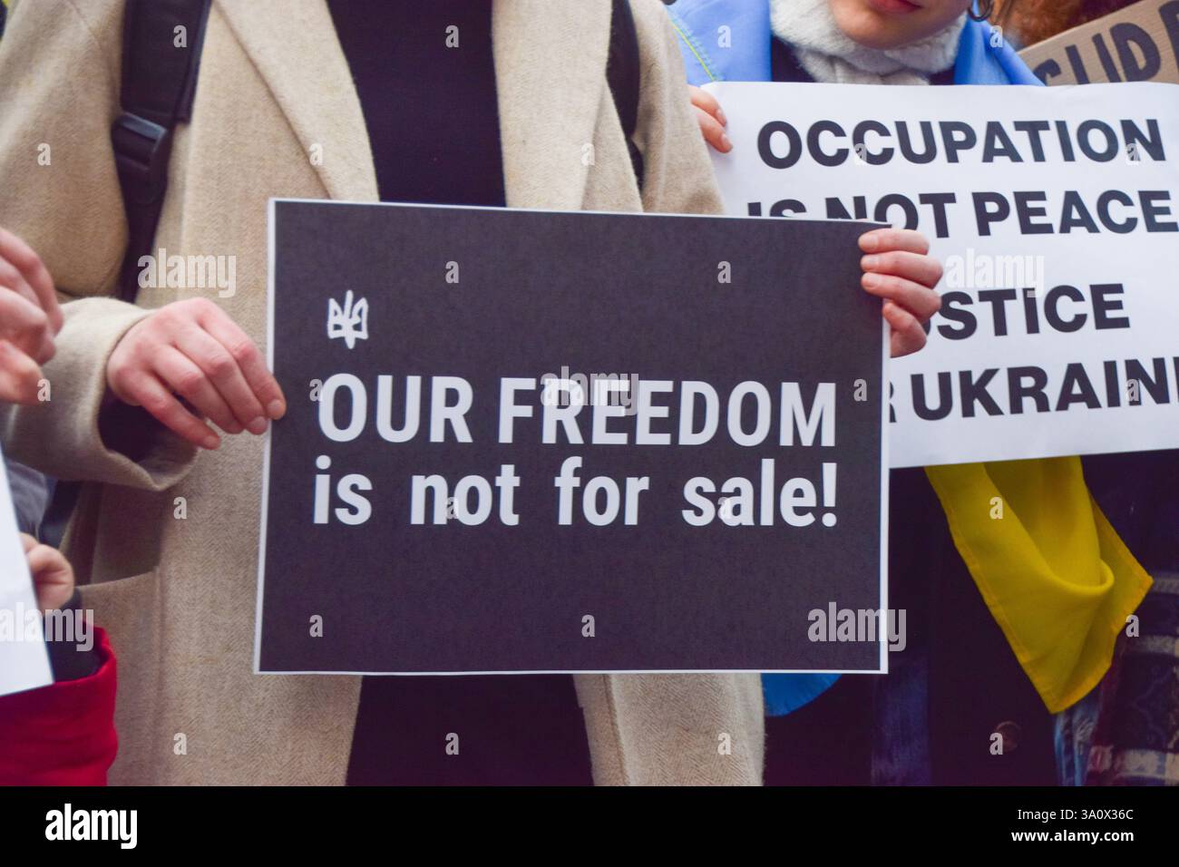 London, UK. 5th March 2025. Crowds gather outside the Embassy of USA in ...