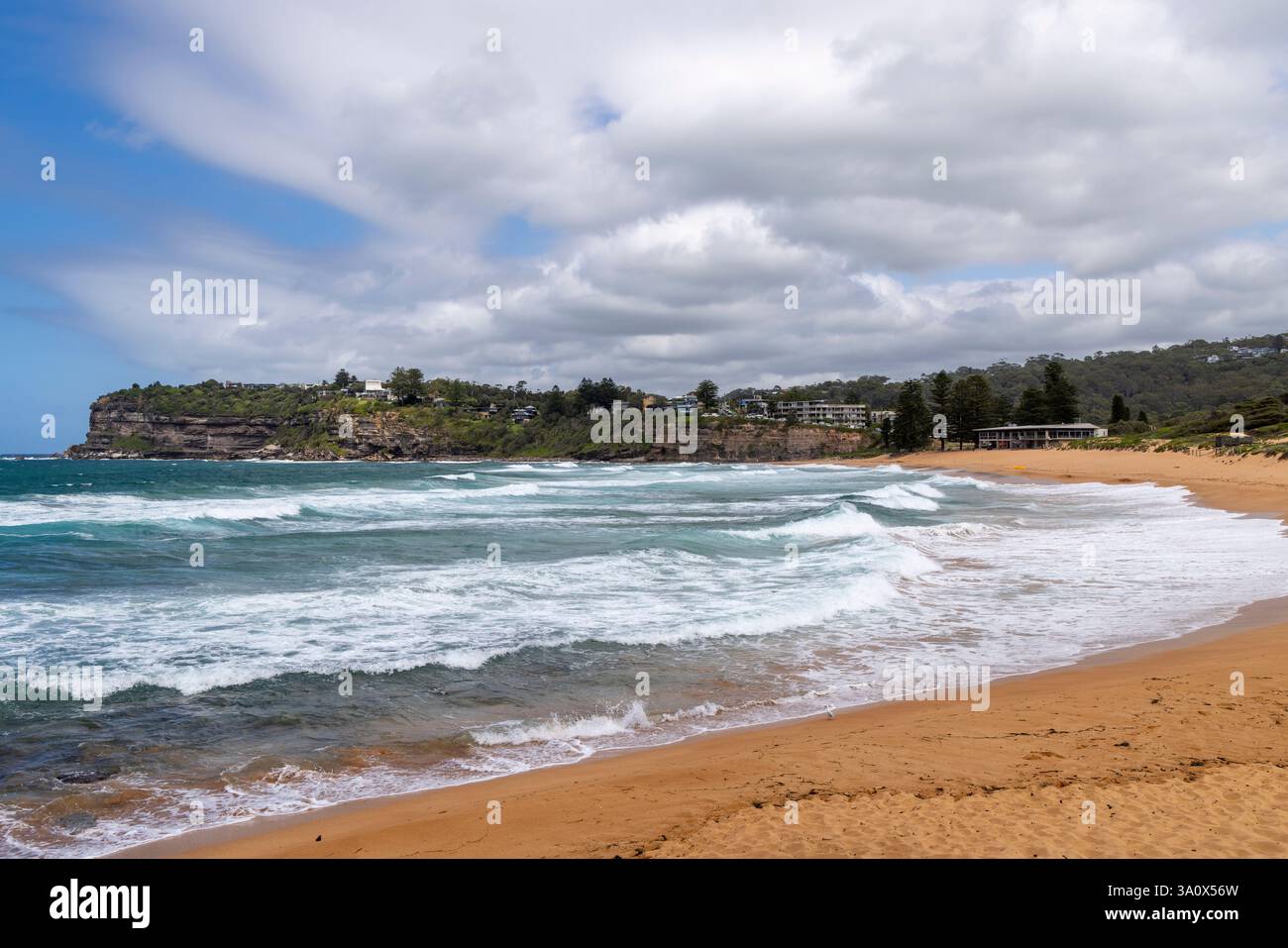 Avalon Beach, Sydney Australia, blue sky day over this Sydney northern ...
