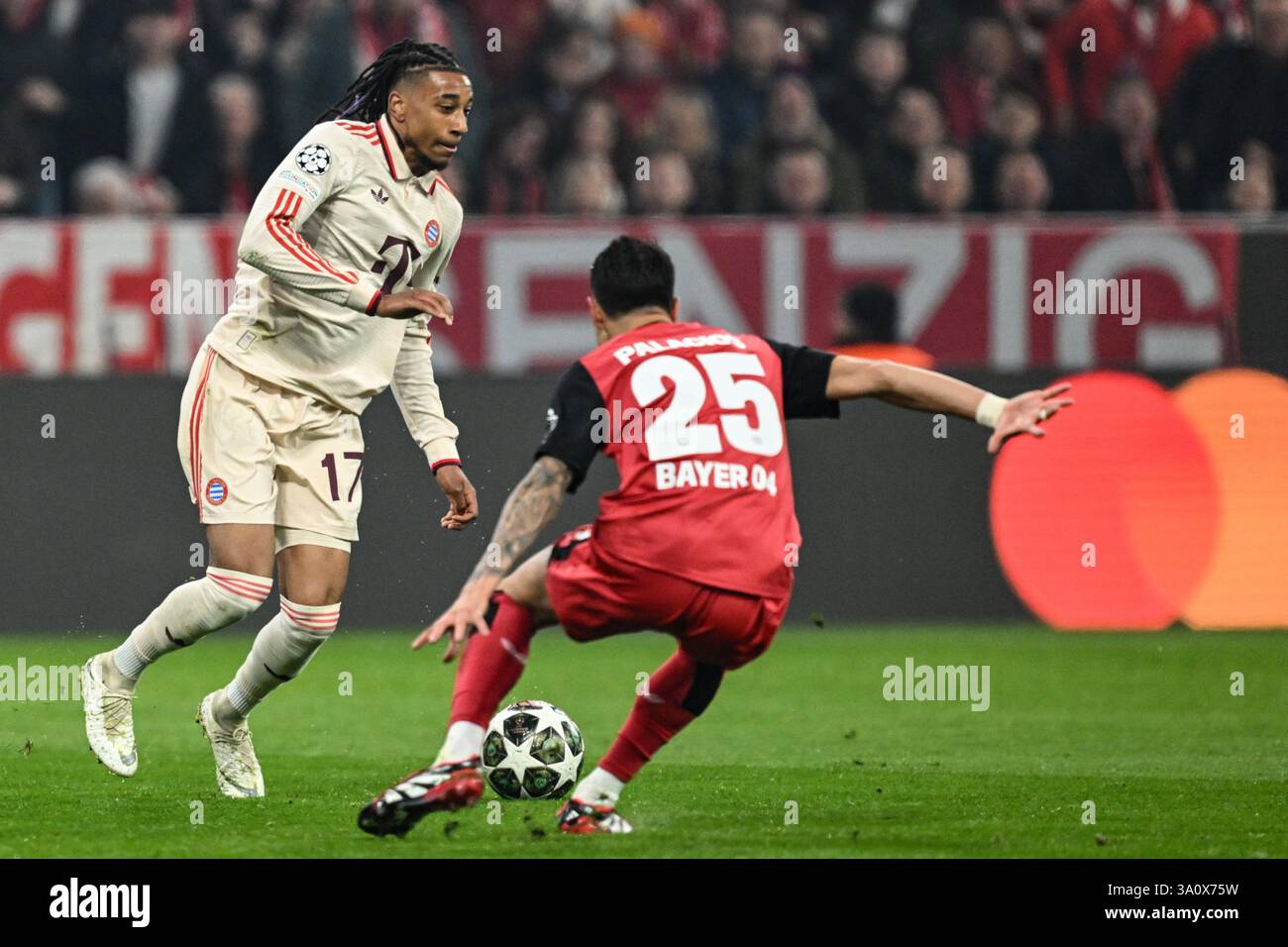 Munich, Germany. 05th Mar, 2025. Soccer: Champions League, Bayern Munich - Bayer Leverkusen ...