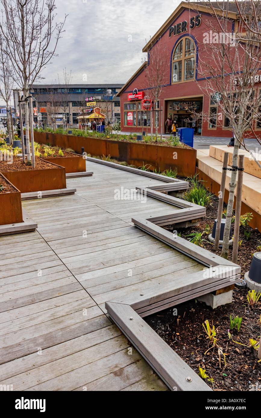 Boardwalk with garden plantings at Waterfront Park in Seattle ...
