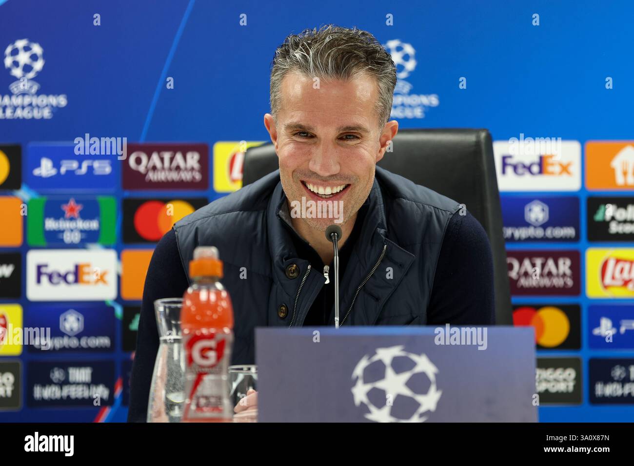 ROTTERDAM, NETHERLANDS - MARCH 5: Headcoach Robin van Persie of ...